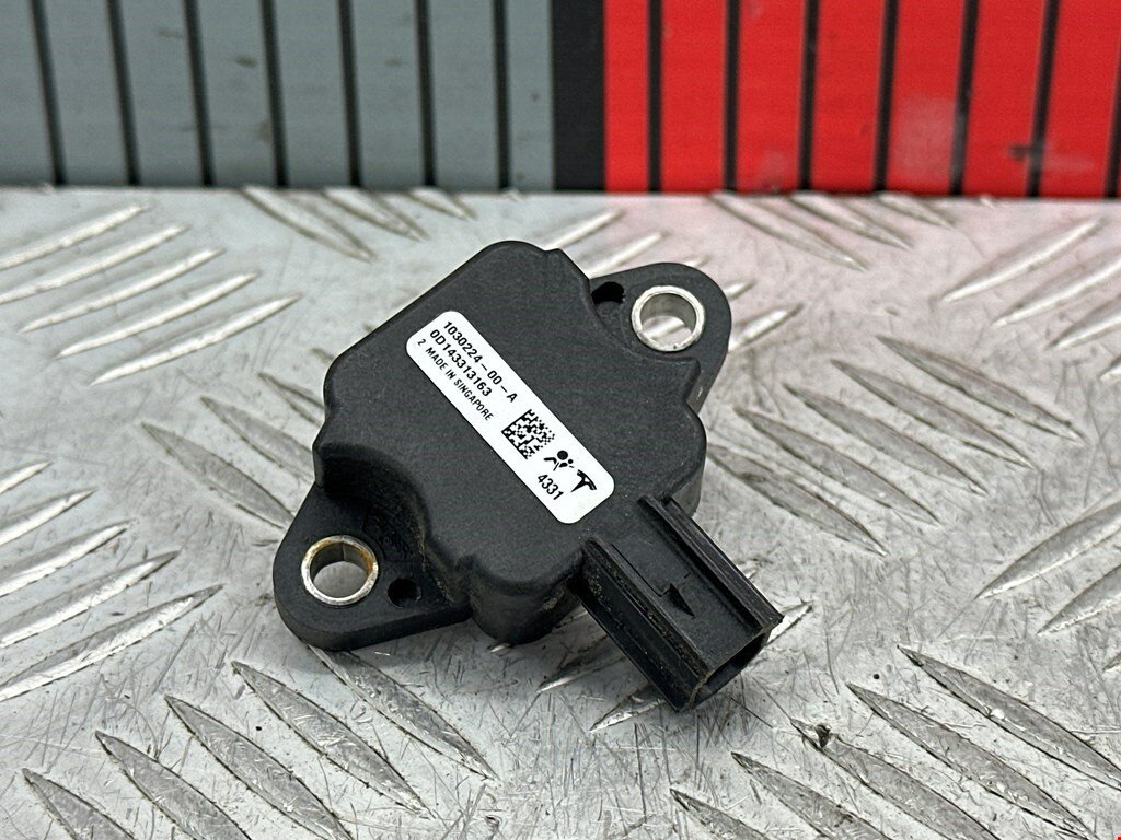 Датчик удара Tesla Model S 103022400A арт. 2265335