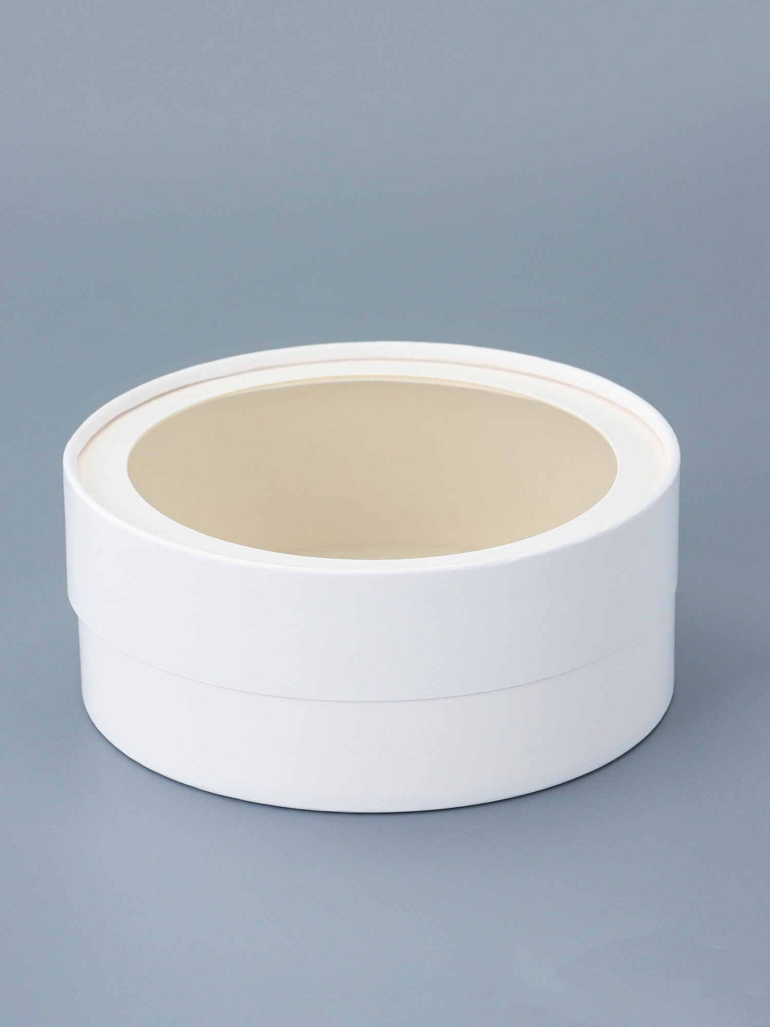 Коробка подарочная круглая с окном, завальцованная, белая, 15x6 см