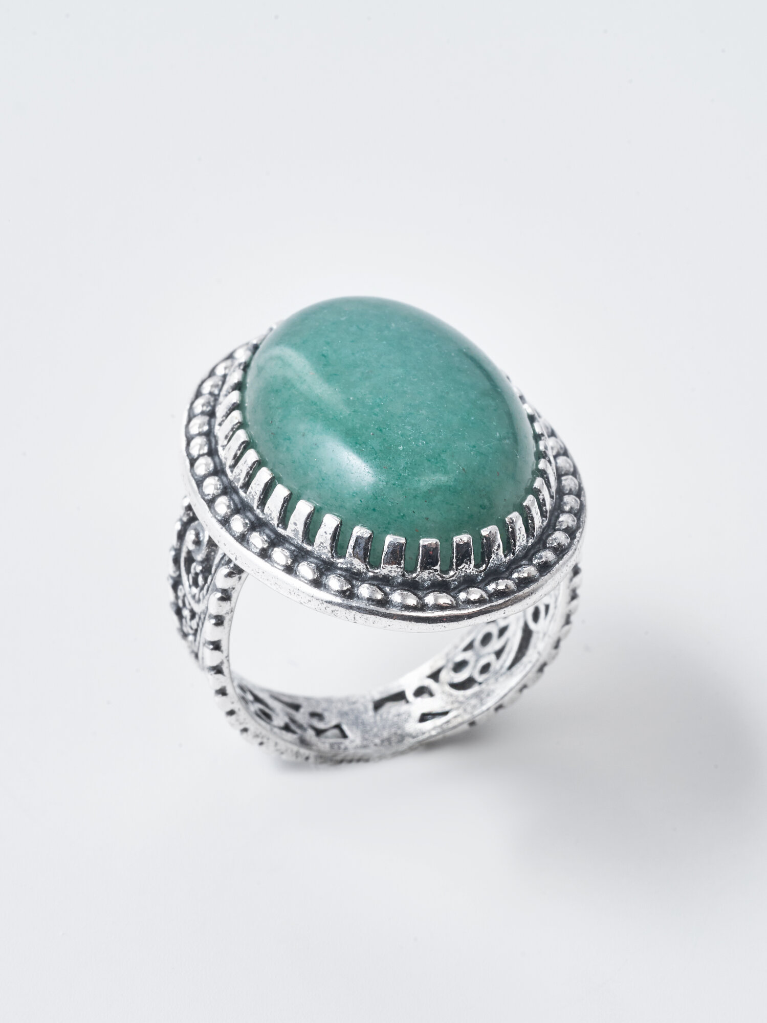 Кольцо, нефрит