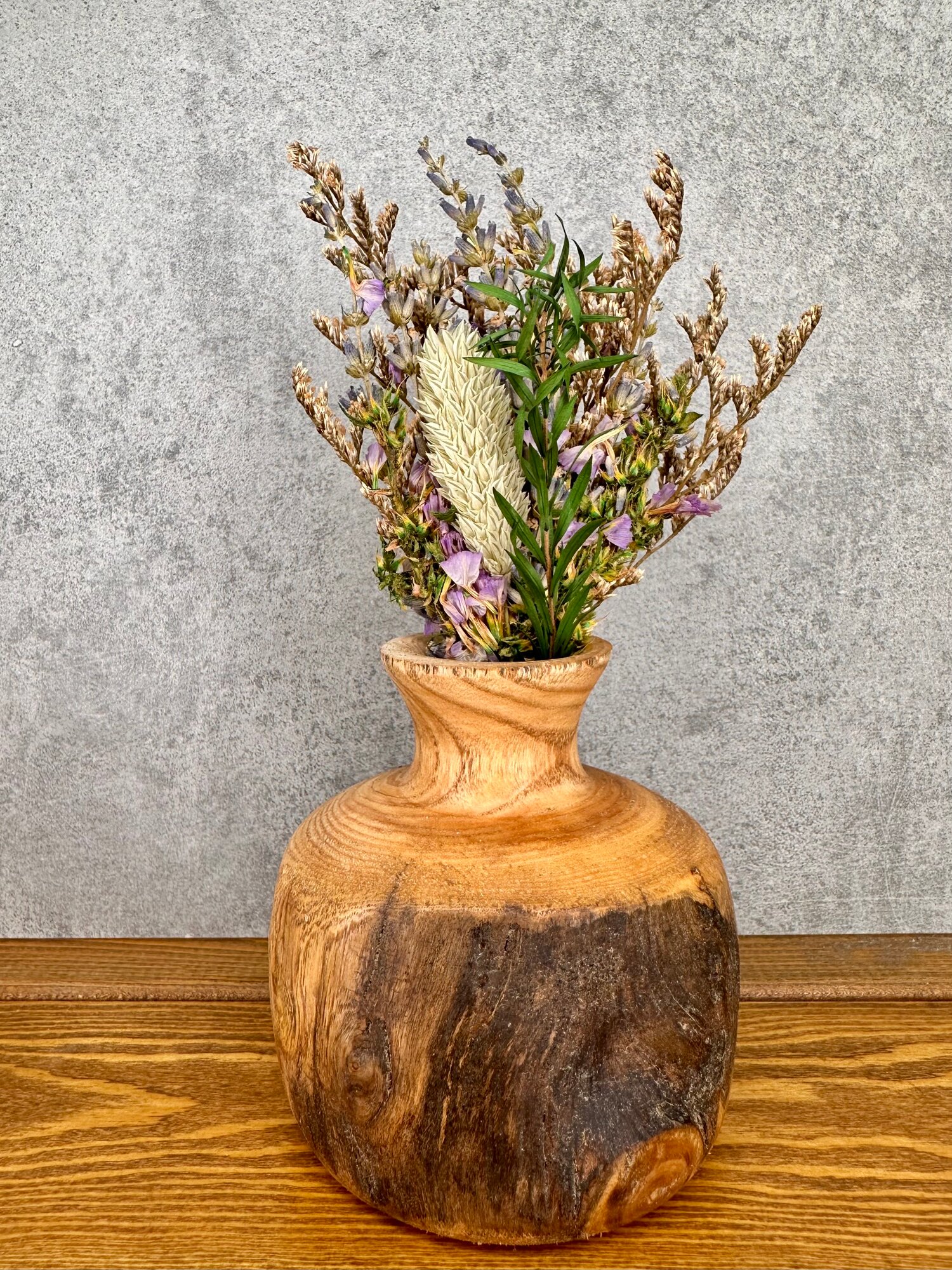 Ваза из дерева для сухоцветов