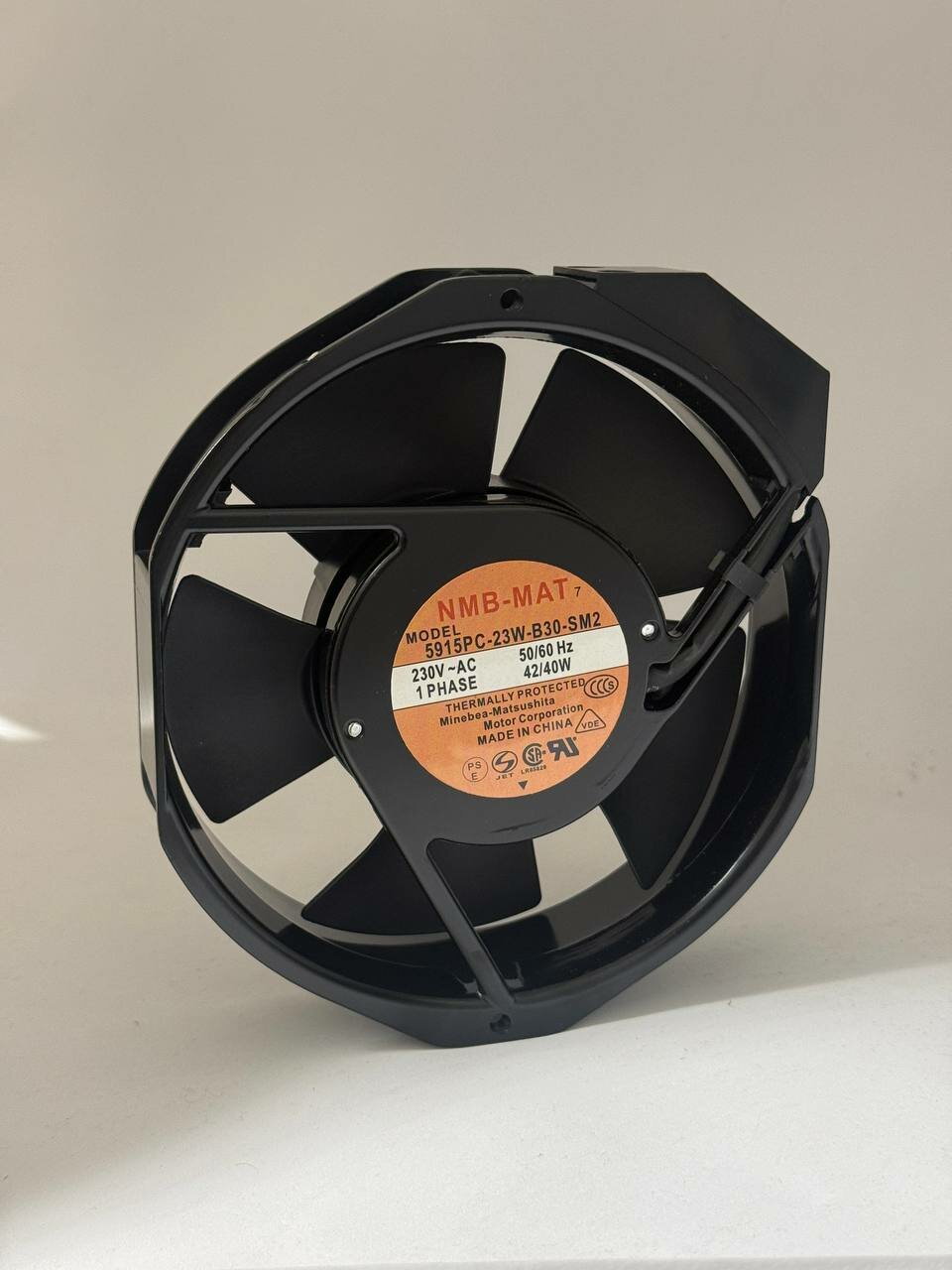 Вентилятор NMB-MAT 5915PC-23W-B30-SM2 230V 42/40W 172*38mm
