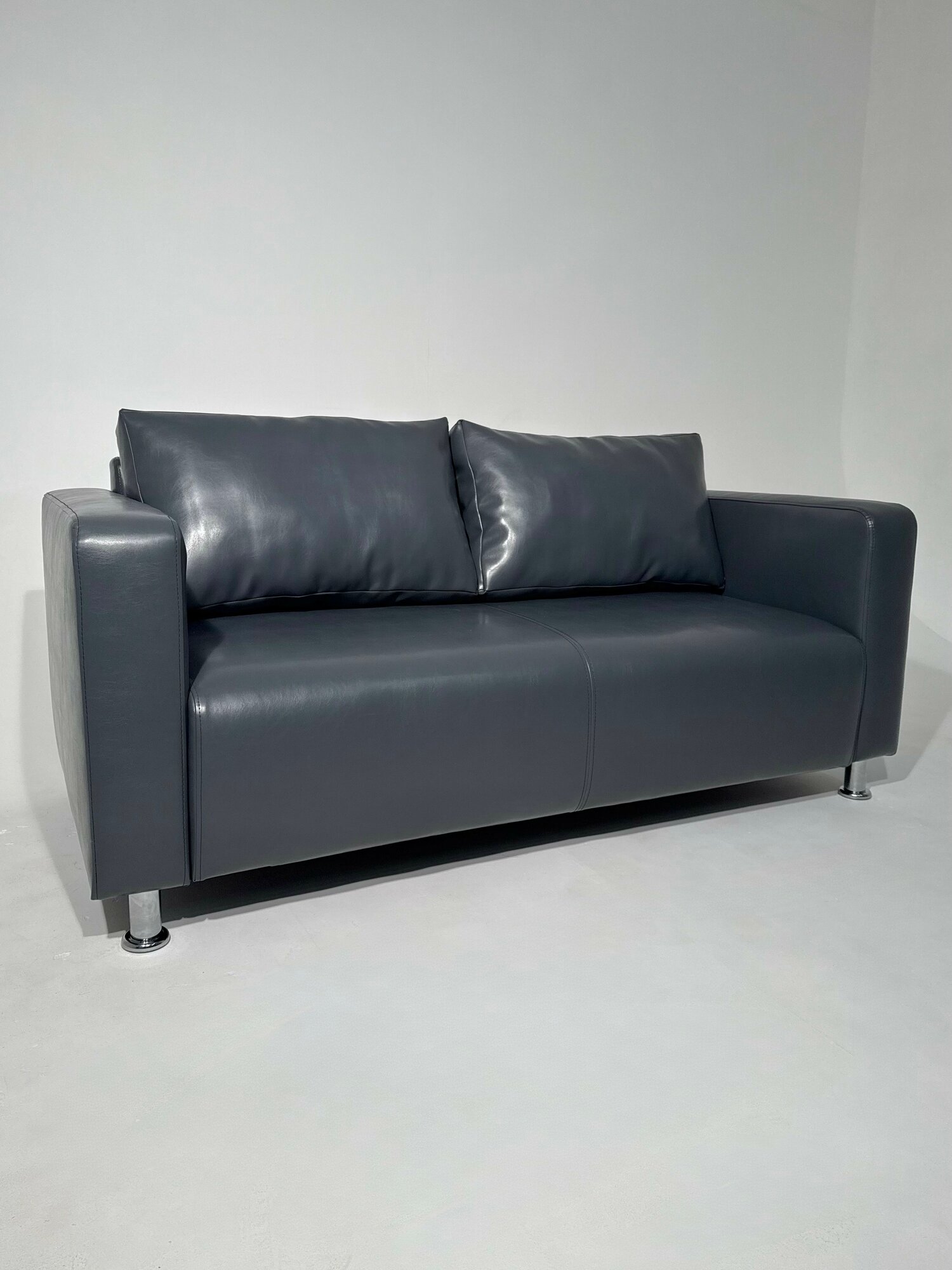 Диван офисный Монарх, механизм Нераскладной, 160х80х80 см, темно-серый глянцевый