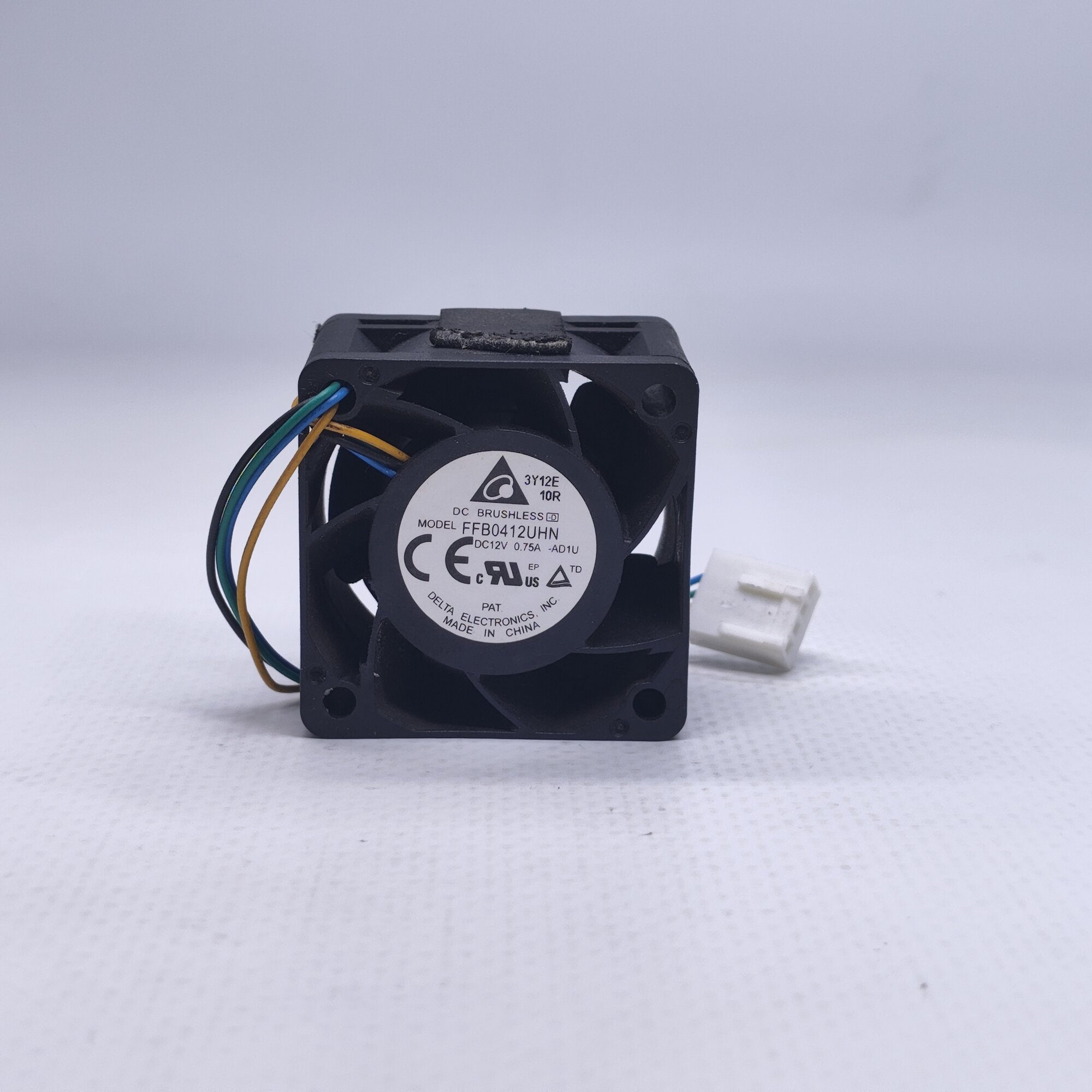 Delta Electronics FFB0412UHN / Вентилятор серверный 3Y12E10R