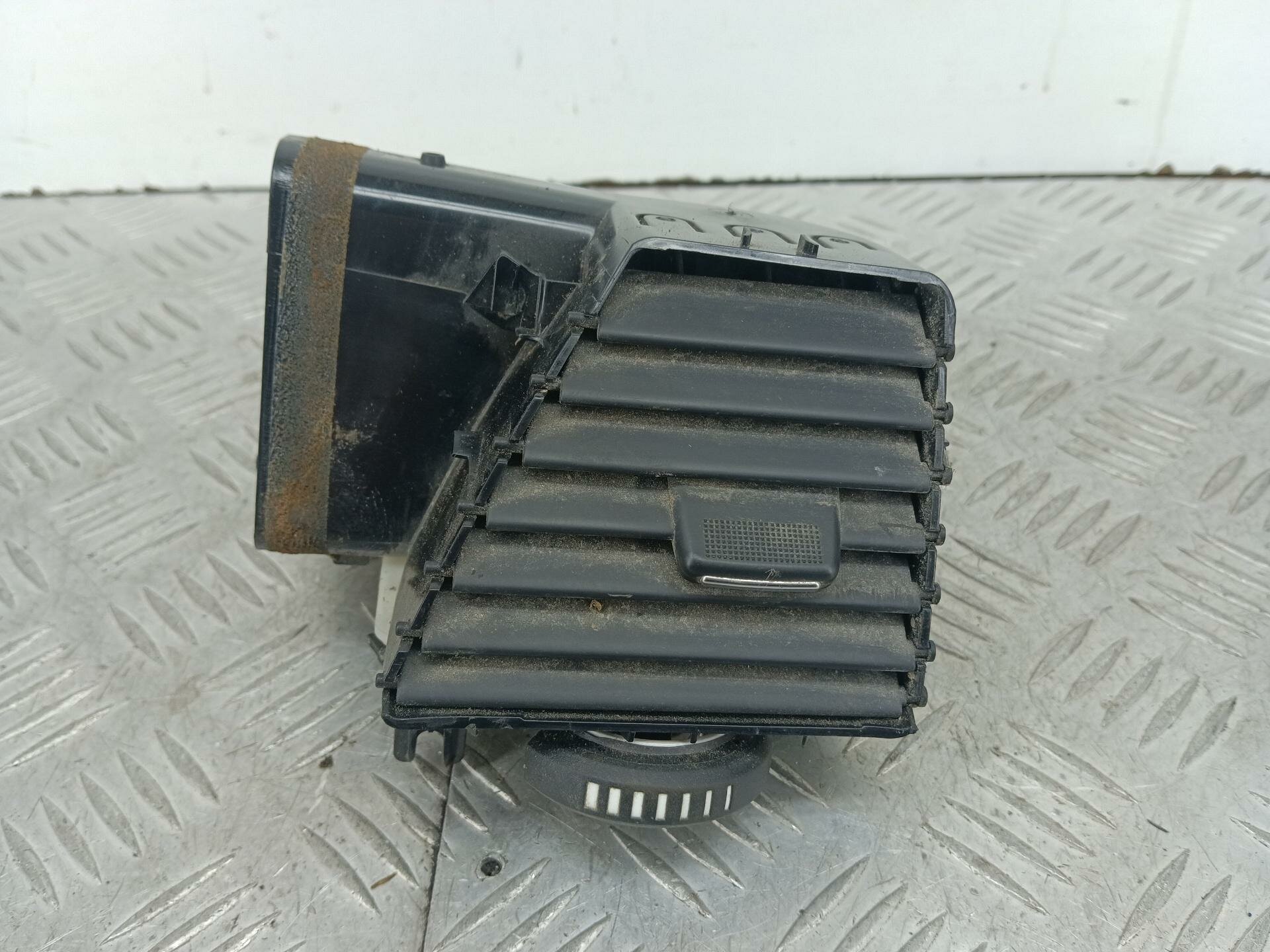 Дефлектор обдува салона передний правый верхний Renault Laguna 3 2011