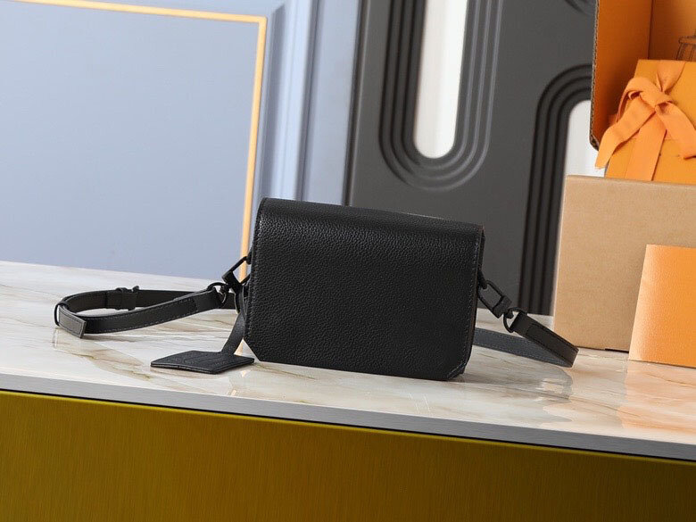 LV 2024 Новая модель мужской мини-сумки через плечо, универсальная сумка из натуральной кожи