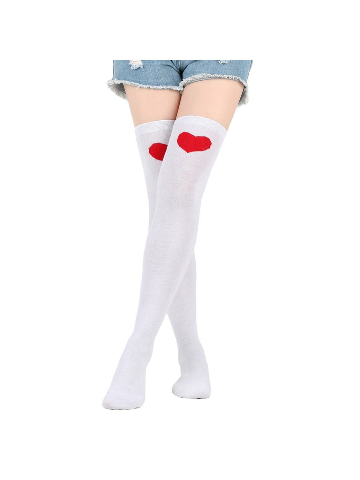 Чулки до бедра с узором сердец и губ, 2 больших красных сердечка, которые