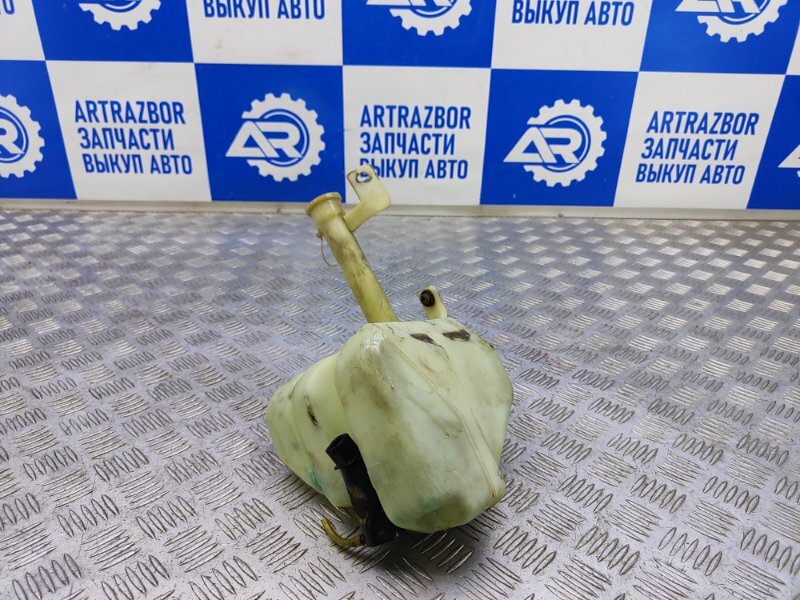 Б/У Бачок омывателя лобового стекла Ssangyong Musso FJ / Сангйонг Musso FJ 2.9 602900 (OM662) 95 Л.С 1996