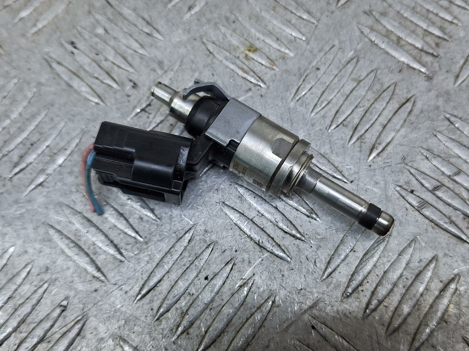 Форсунка топливная Mazda 6 3 2-й рест. 2020 PE2713250