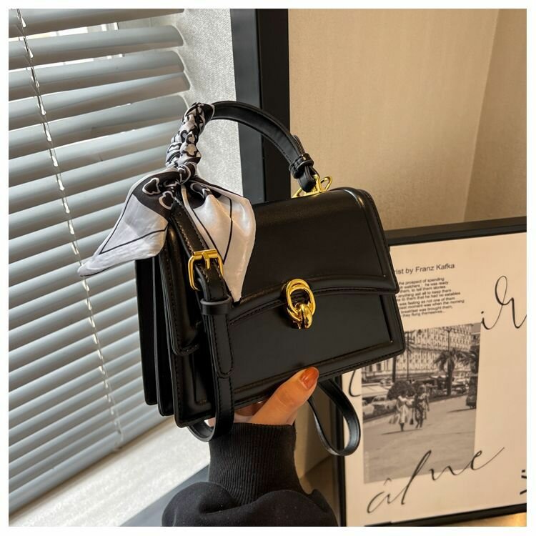 2025 Осень Зима Женская маленькая сумка в стиле Chanel Новая корейская стильная маленькая сумка через плечо Сумка для светских мероприятий Электронная коммерция