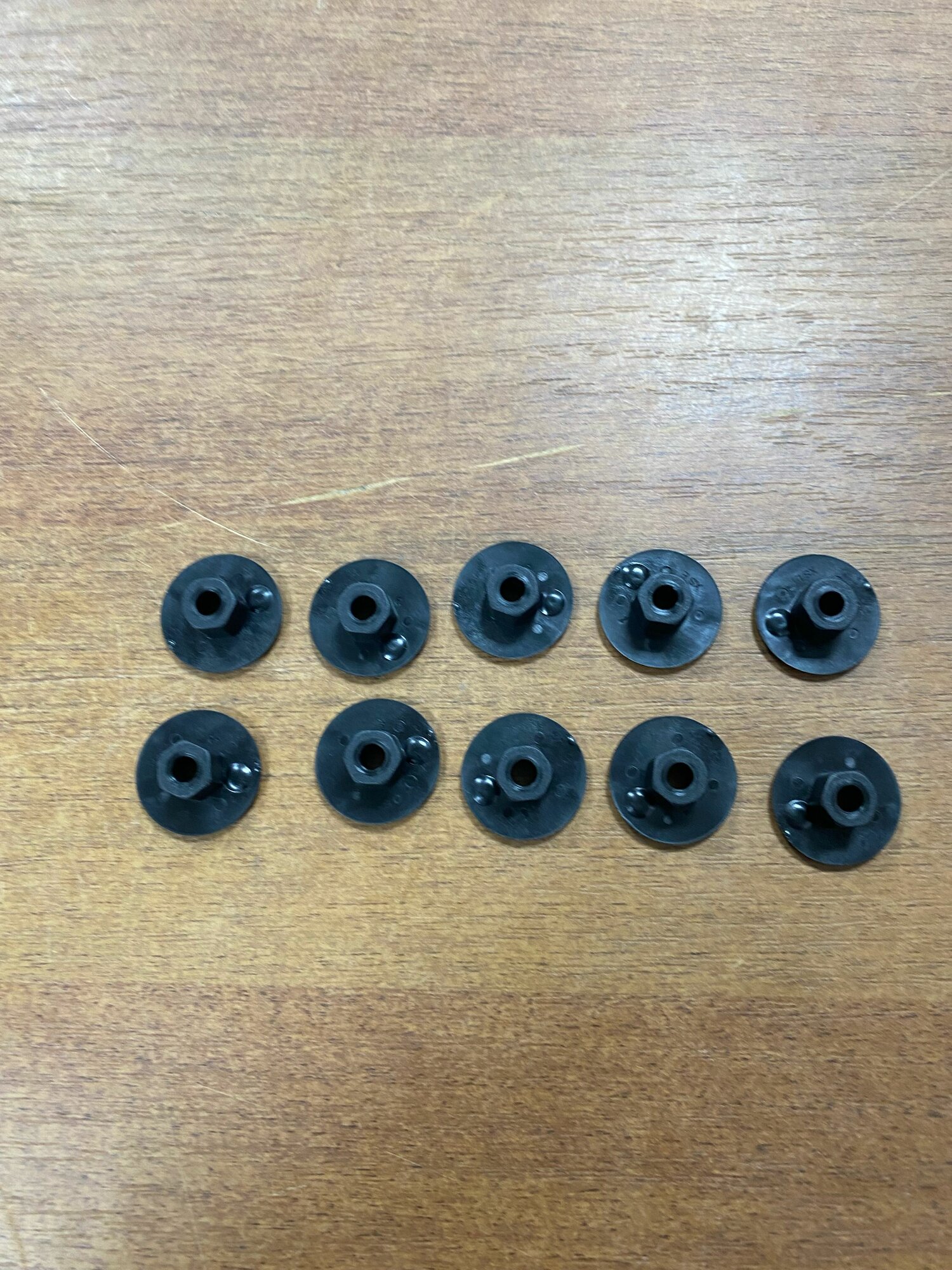 Крепеж подкрылков 10шт Mercedes w124 w202 w210 w203 w204