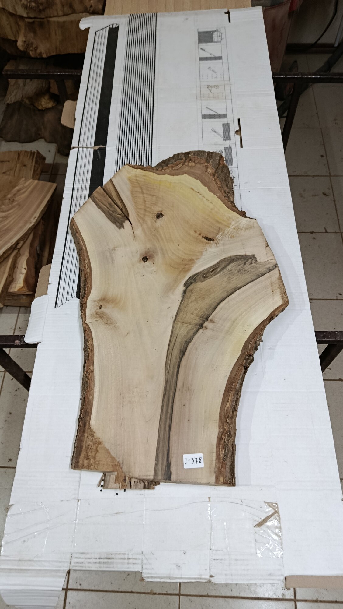 Слэб из ореха 70х30х3,5см(С378) высушенный спил дерева, калиброванный, имеются прелые пятна