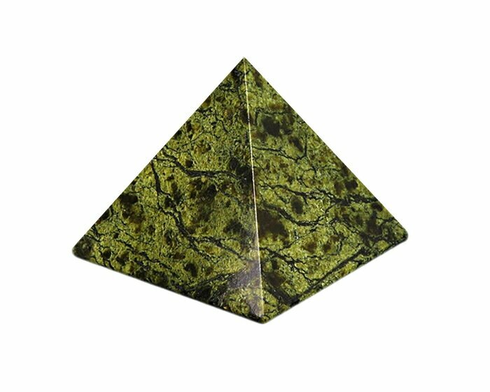 Пирамида из камня змеевик 45*45мм .