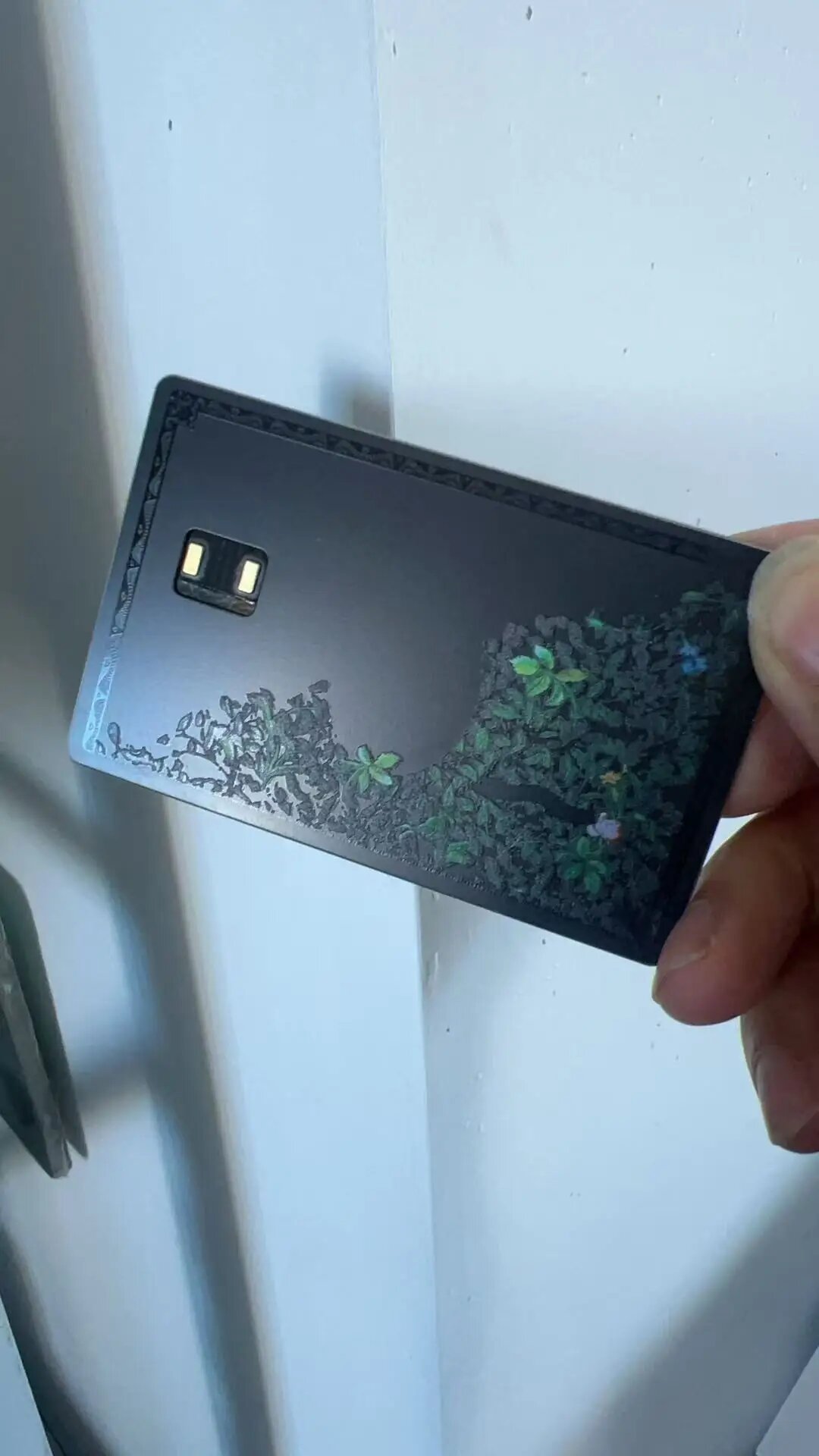 Металлическая кредитная карта с чипом 4442, двойным интерфейсом NFC, встроенной антенной и полосой HICO.