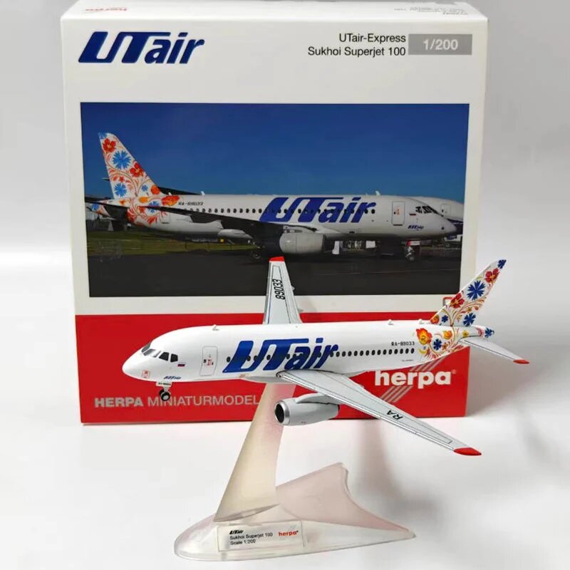 Статическая модель самолета Russian Airlines 1:200 из металла