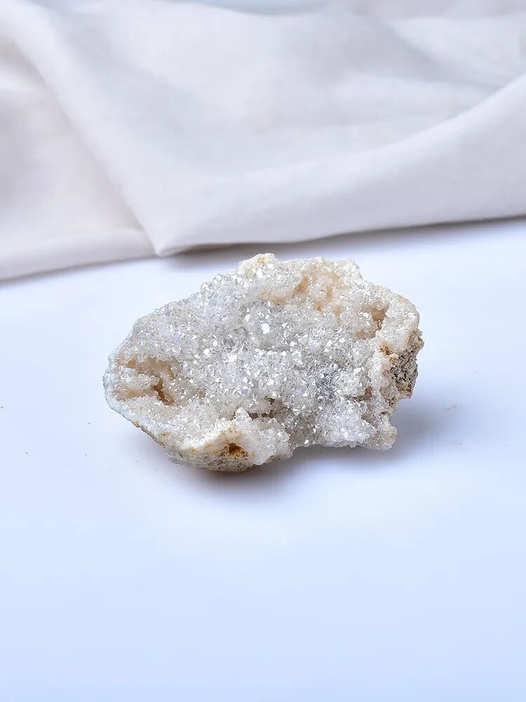 Натуральный необработанный камень гальваническое агатовое отверстие" (белый) необработанный (4-6 см, 2 шт)