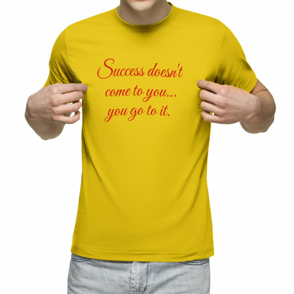 Мужская футболка «Success doesnt come to youyou go to it. подарок» (желтый, S)