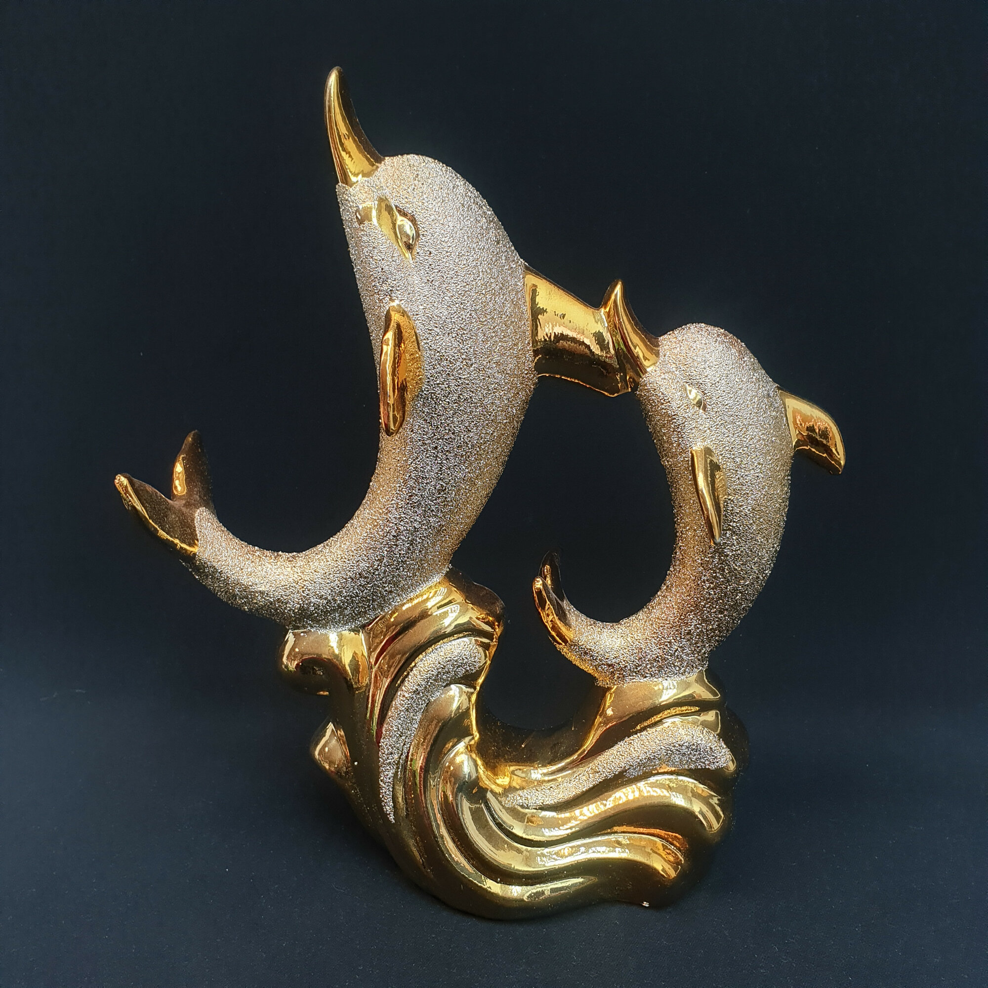 Винтажный сувенир Золотой дельфин высота 33 см, керамика, позолота.