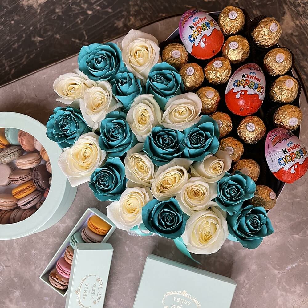 Композиция в коробке "Тиффани Розы со сладостями", розы, конфеты, Ferrero, M, 41шт