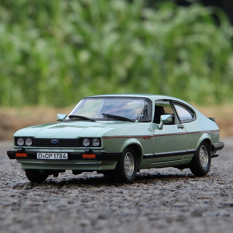Bburago Ford Capri 1982 металлическая модель 1:24 светло-зелёный