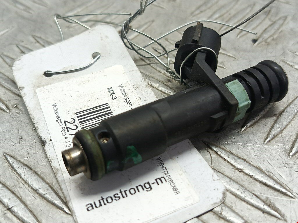Форсунка бензиновая электрическая Volkswagen Polo 4 03D906031G арт. 2271032