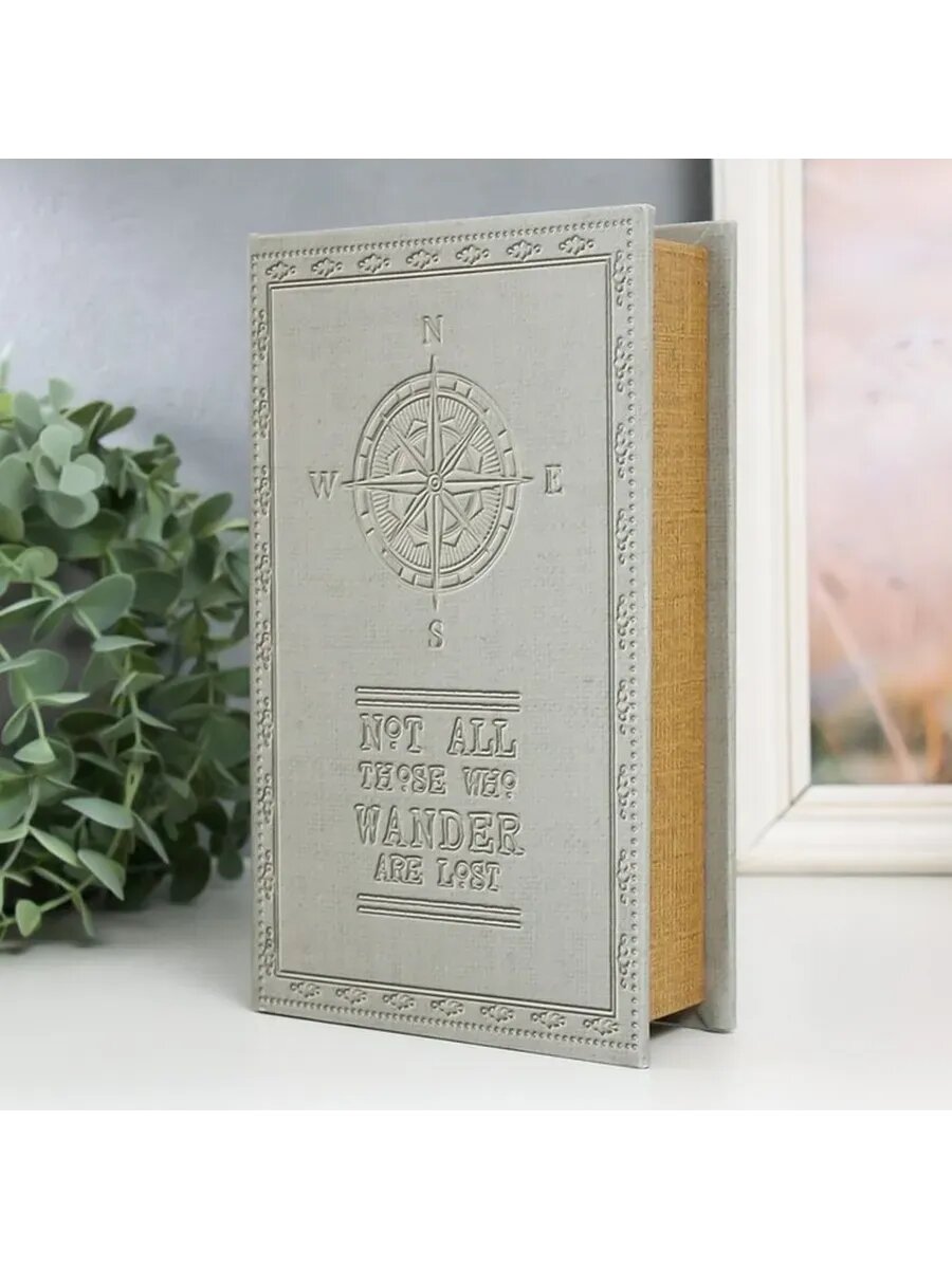 Стильный сейф-книга из дерева и кожзам