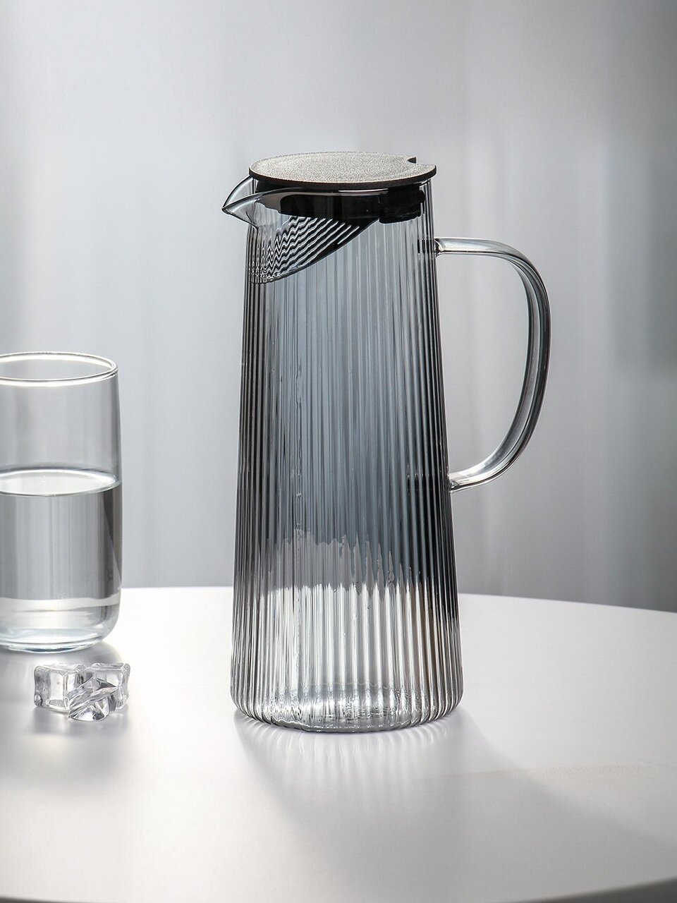 Кувшин стеклянный 1 л с крышкой Грани B050086 графит для воды, сока и горячих напитков, серый современный графин