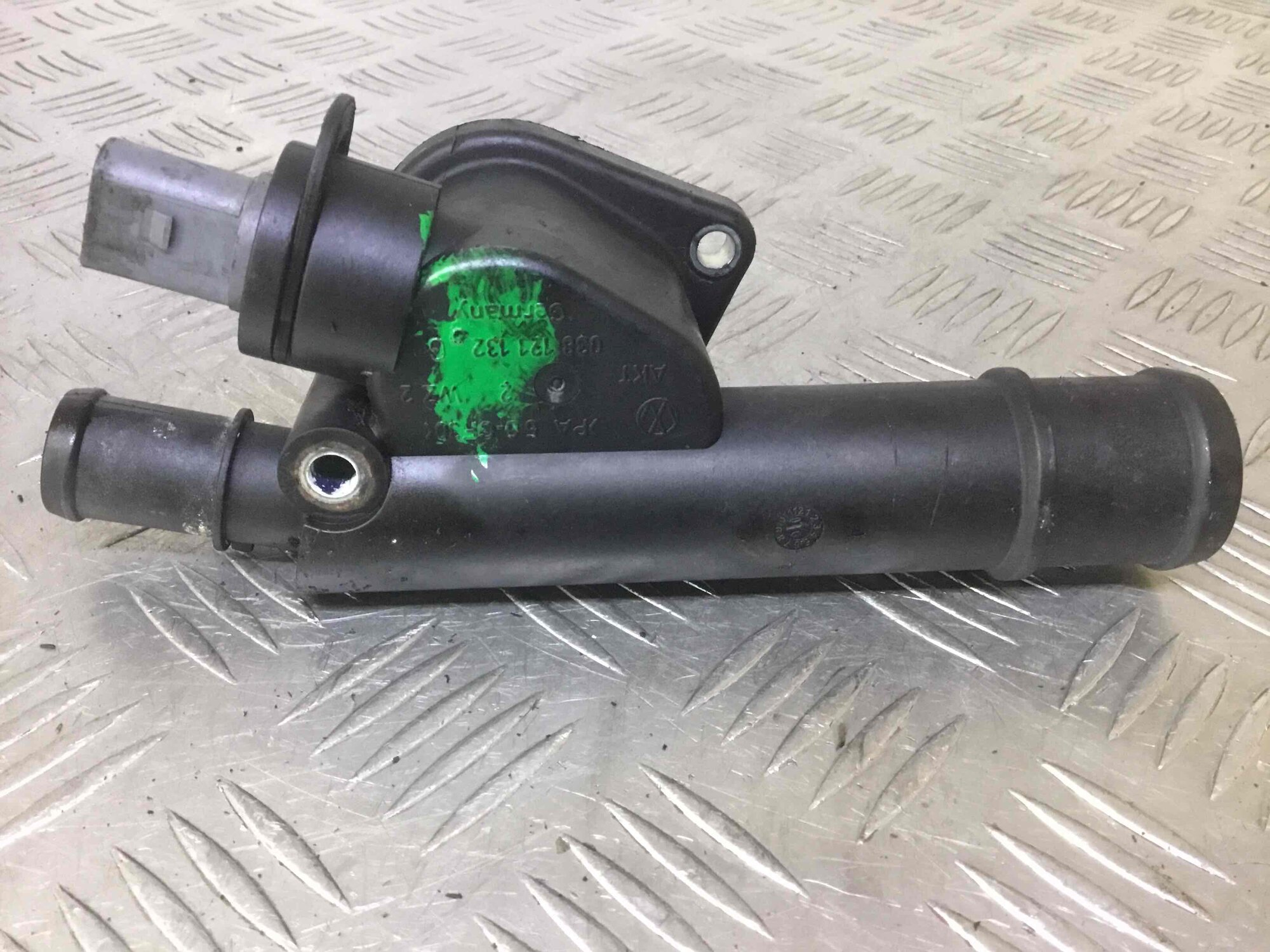 Б/У Фланец (тройник) системы охлаждения Volkswagen Passat B6 (2005-2010) 2007 г.