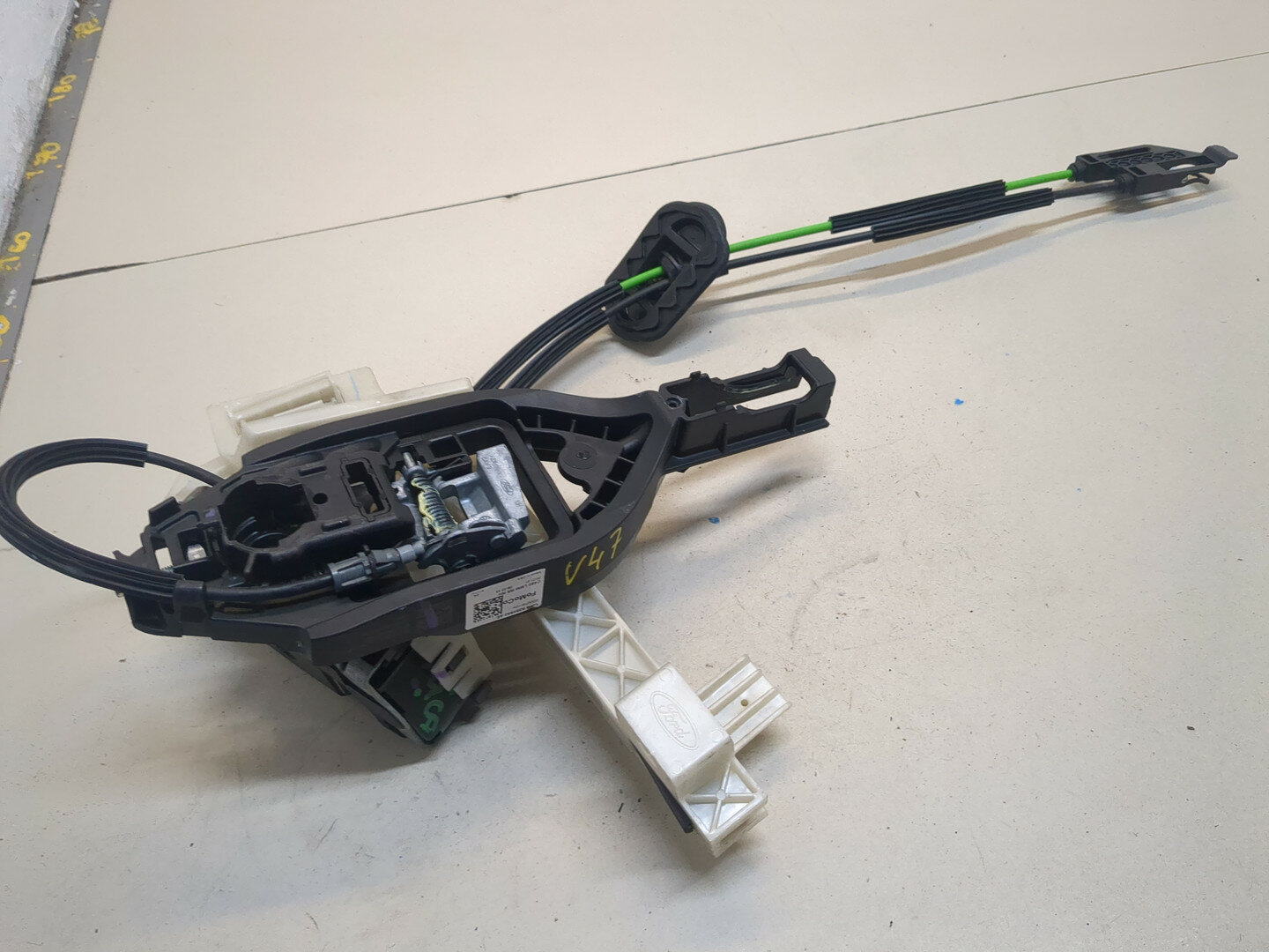 Замок двери правый задний Ford Escape Б/У