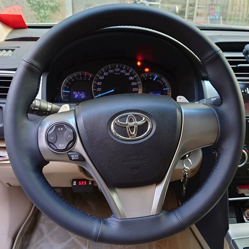 Чехол на рулевое колесо Toyota Camry из натуральной микрофибры черного цвета с черной строчкой без отверстий для