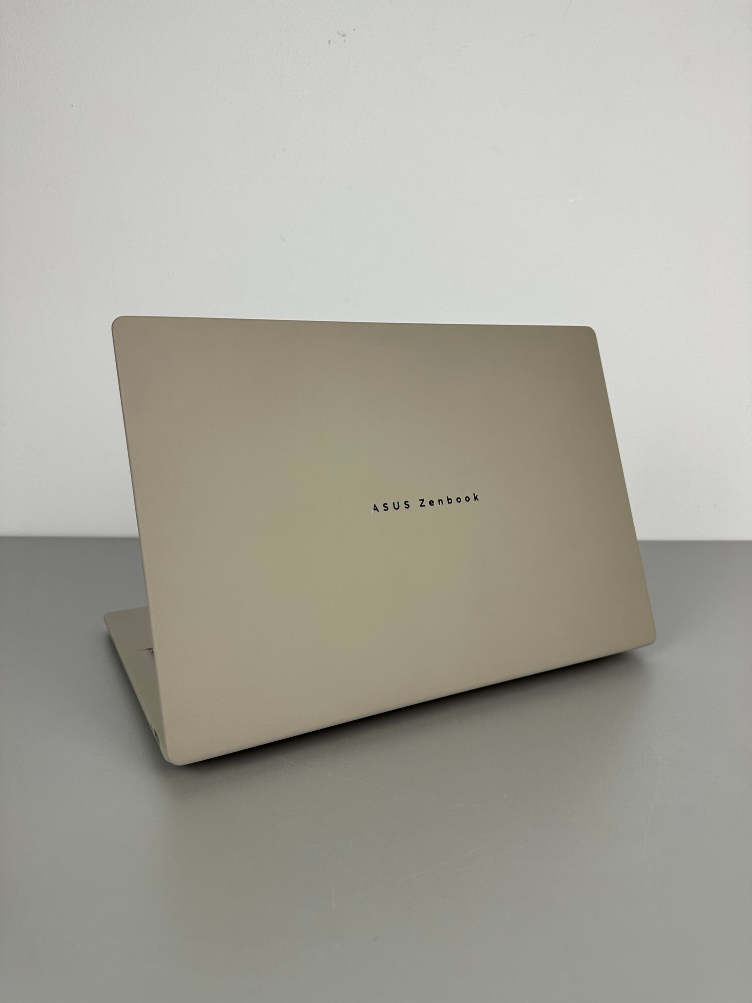 Ноутбук Asus Zenbook A14 Snapdragon X X1 26 100, 32GB, 1TB, 2.8K, OLED, Zabriskie Beige