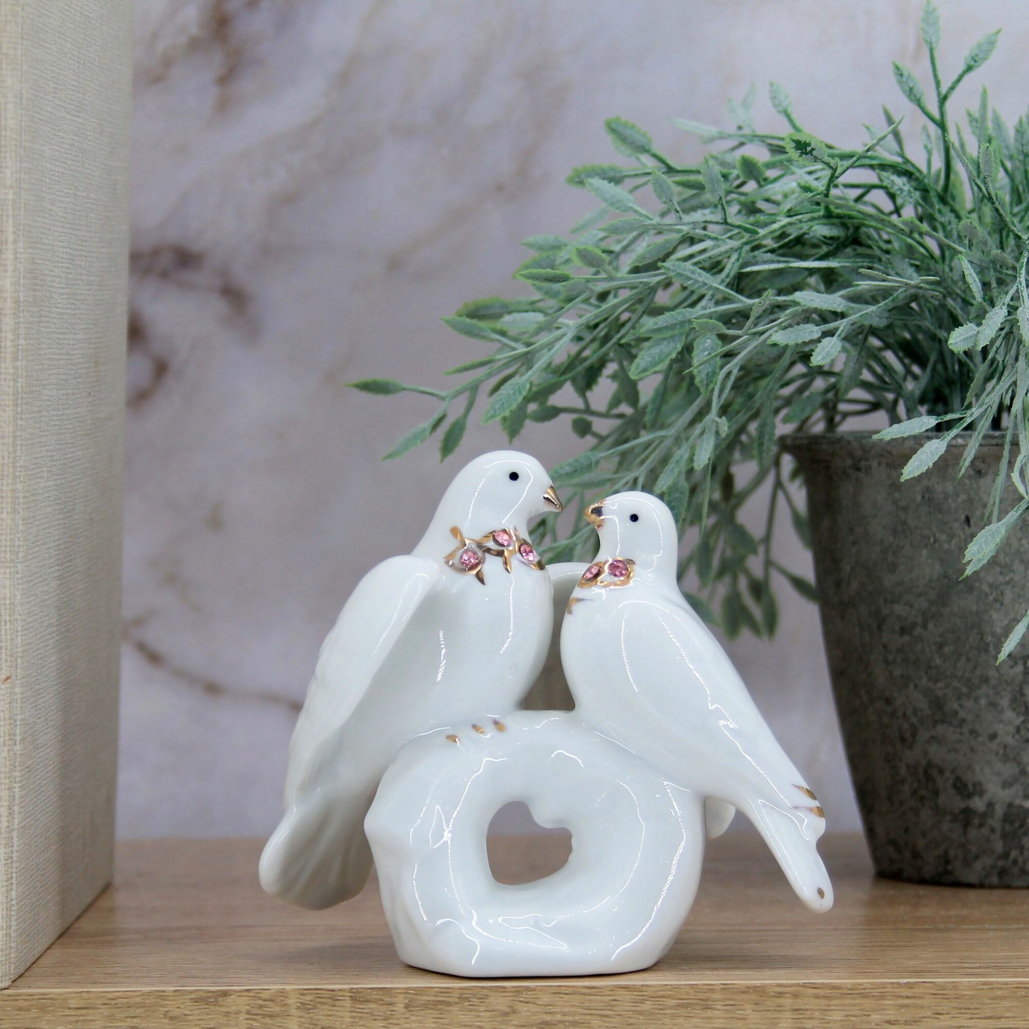 Интерьерная статуэтка Влюбленные голуби , 8.5 см , фарфор , цвет белый