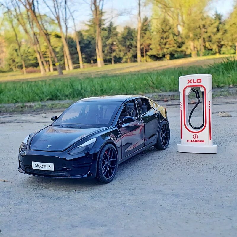 1:24 Масштабная модель Tesla Model 3 черного цвета из сплава с функцией света и звука