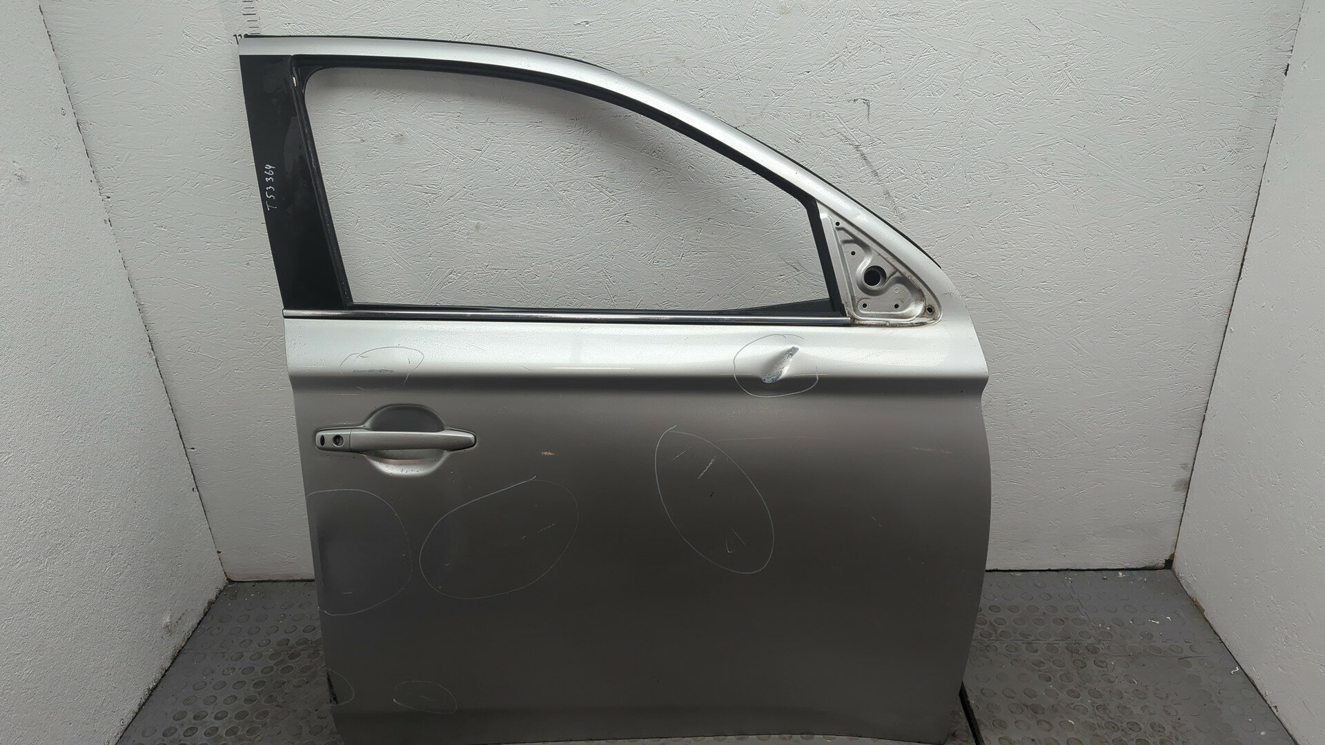 Дверь боковая (легковая) правая передняя Mitsubishi Outlander Б/У