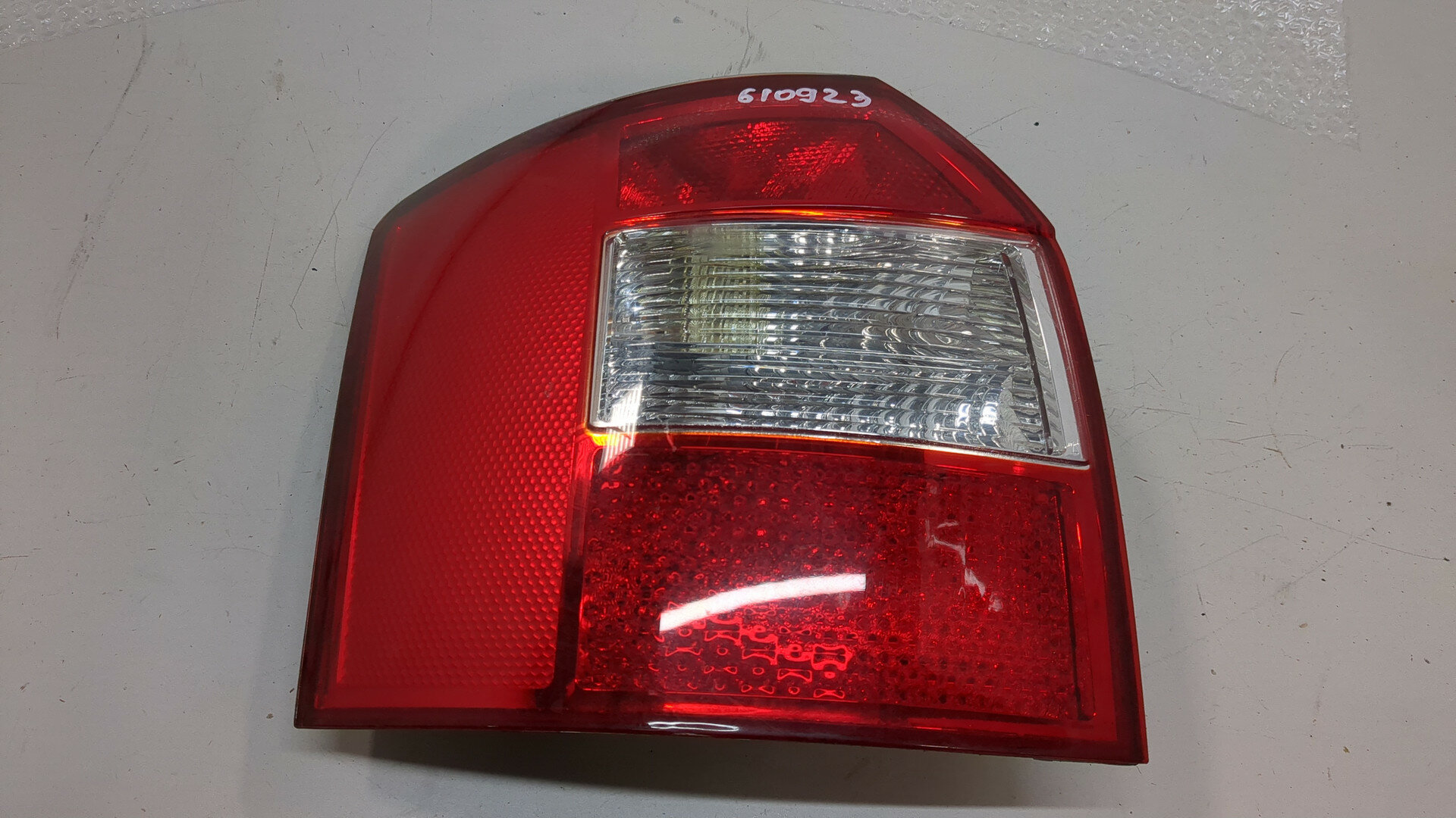 Фонарь (задний) левый Audi A4 (B6) Б/У