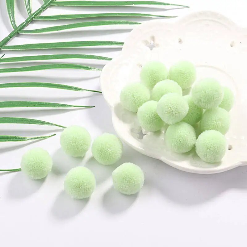 Зеленые помпоны 25 мм, C30 Fruit Green, 30 шт.