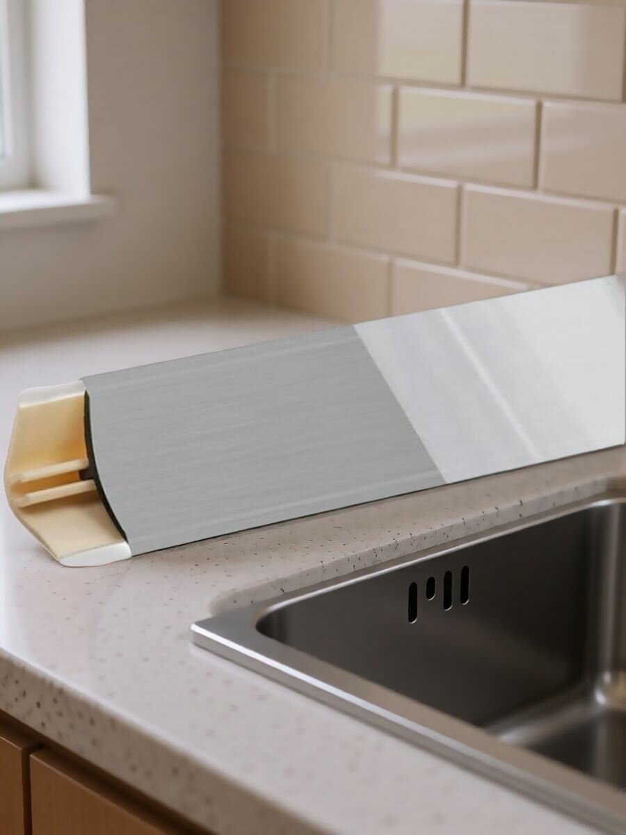 Плинтус для столешницы Korner LB15 с кабель-каналом мягкий край 15х15x3000мм ПВХ, цвет под Алюминий