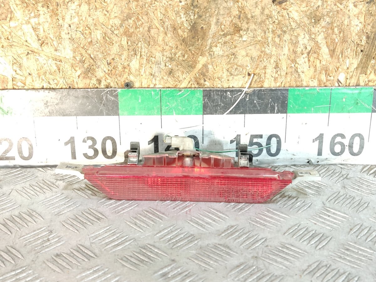 Фонарь задний стоп сигнал TOYOTA Corolla e120 8157002111