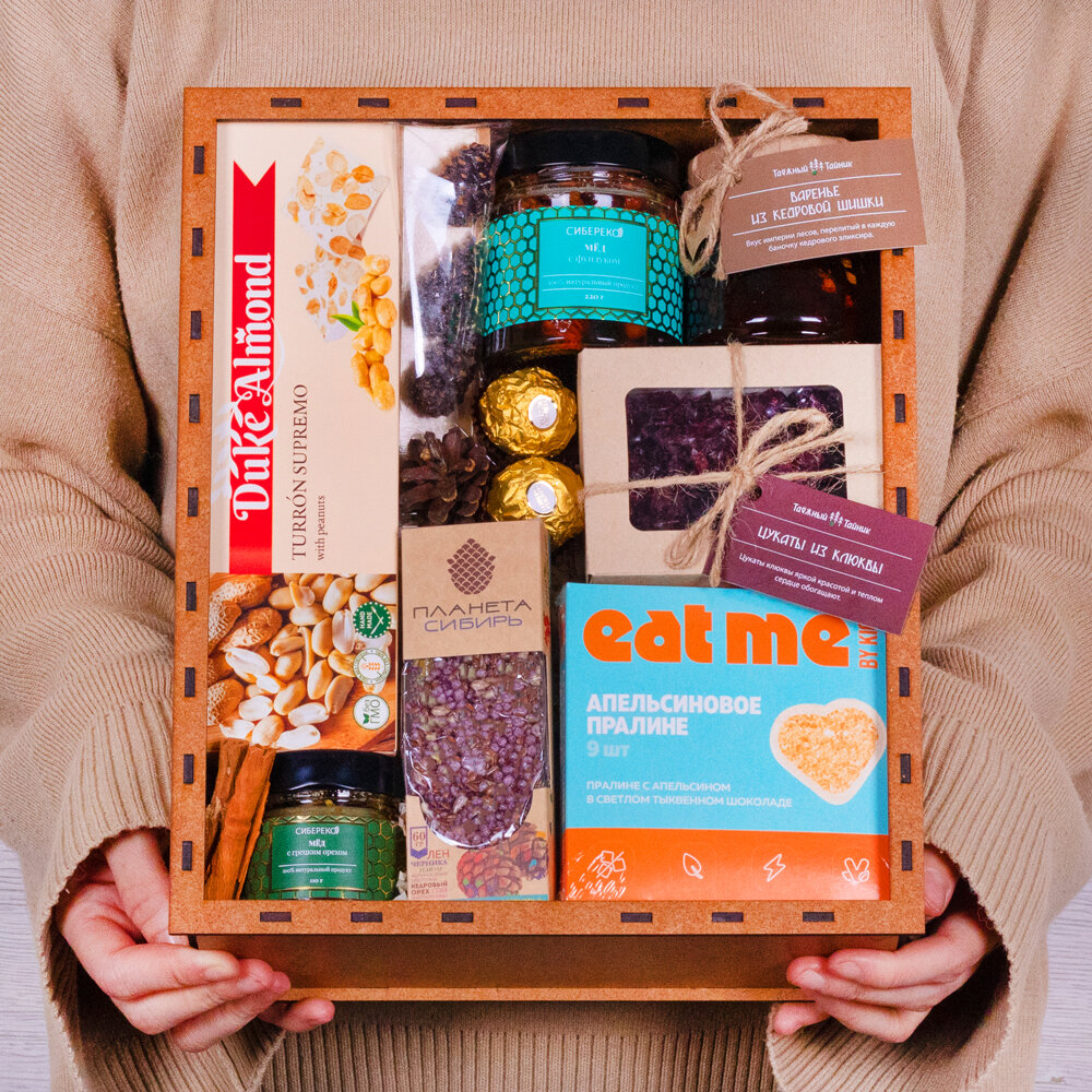 Подарочный набор с цукатами из клюквы, турроном, мёдом с фундуком и грецкими орехами ART-Box №2427