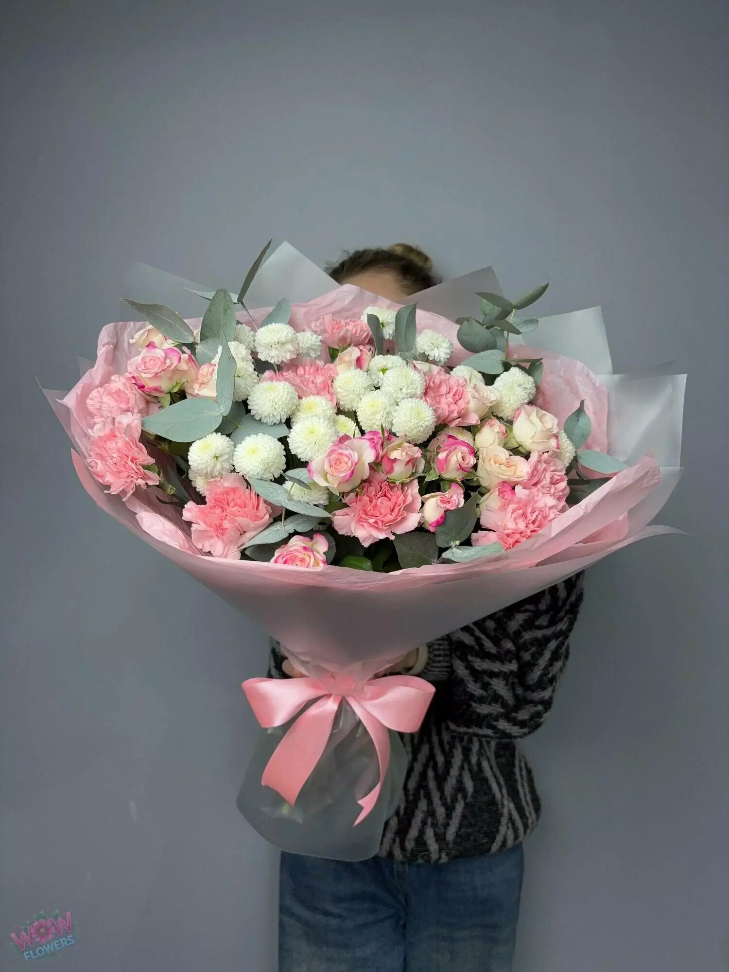 Романс в лепестках: букет из роз, хризантем и гвоздик – свежий букет с доставкой недорого