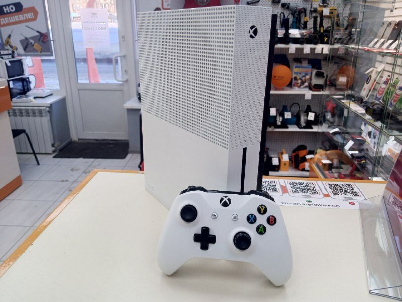 Игровая приставка Microsoft Xbox One S 1 TB (без игр), белый Б/у уценка