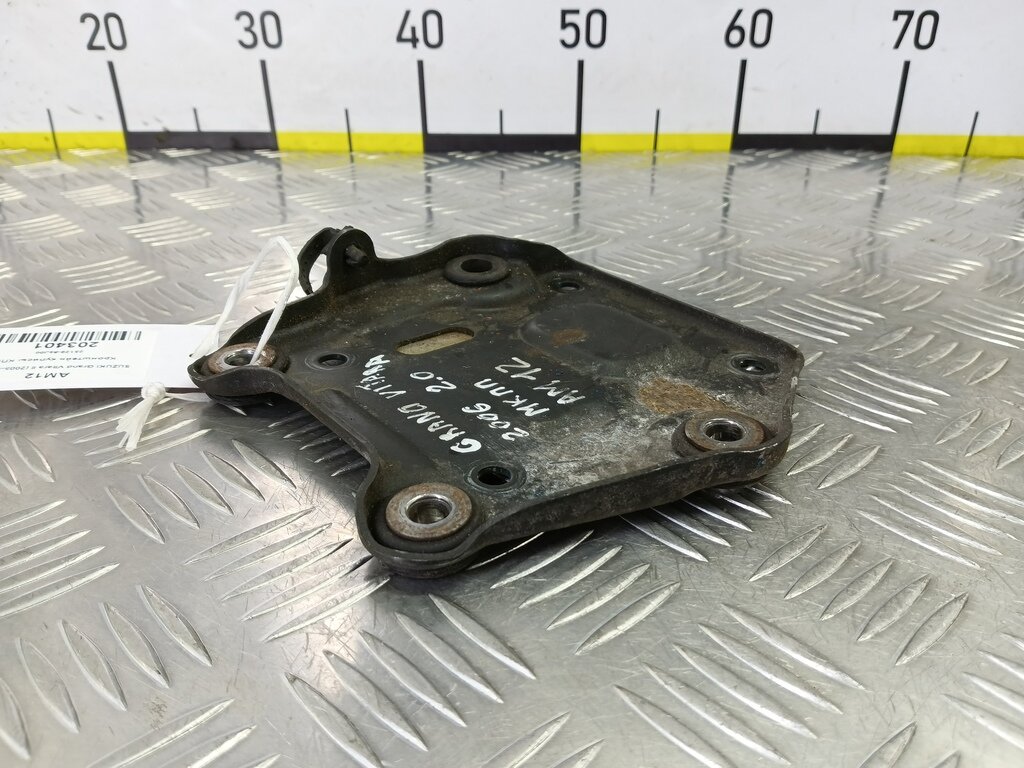 Кронштейн кулисы КПП Б/У для SUZUKI Grand Vitara II (2005—2008) 25129-64J00