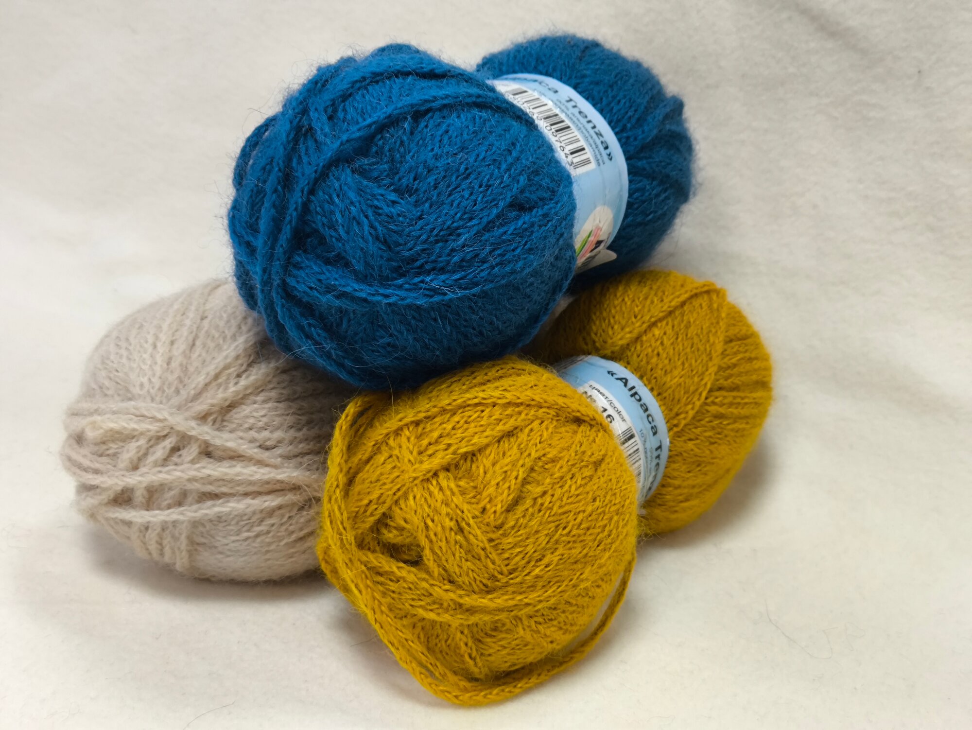 Alpina "Alpaca Trenza" Альпака Тренза 90% альпака 10% полиамид 50г 150м упаковка 3шт