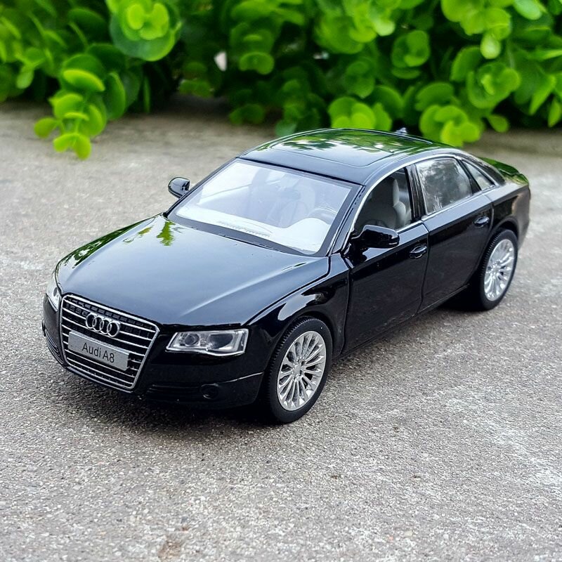 Модель автомобиля Audi A8 1: 32 из металлических сплавов, черный