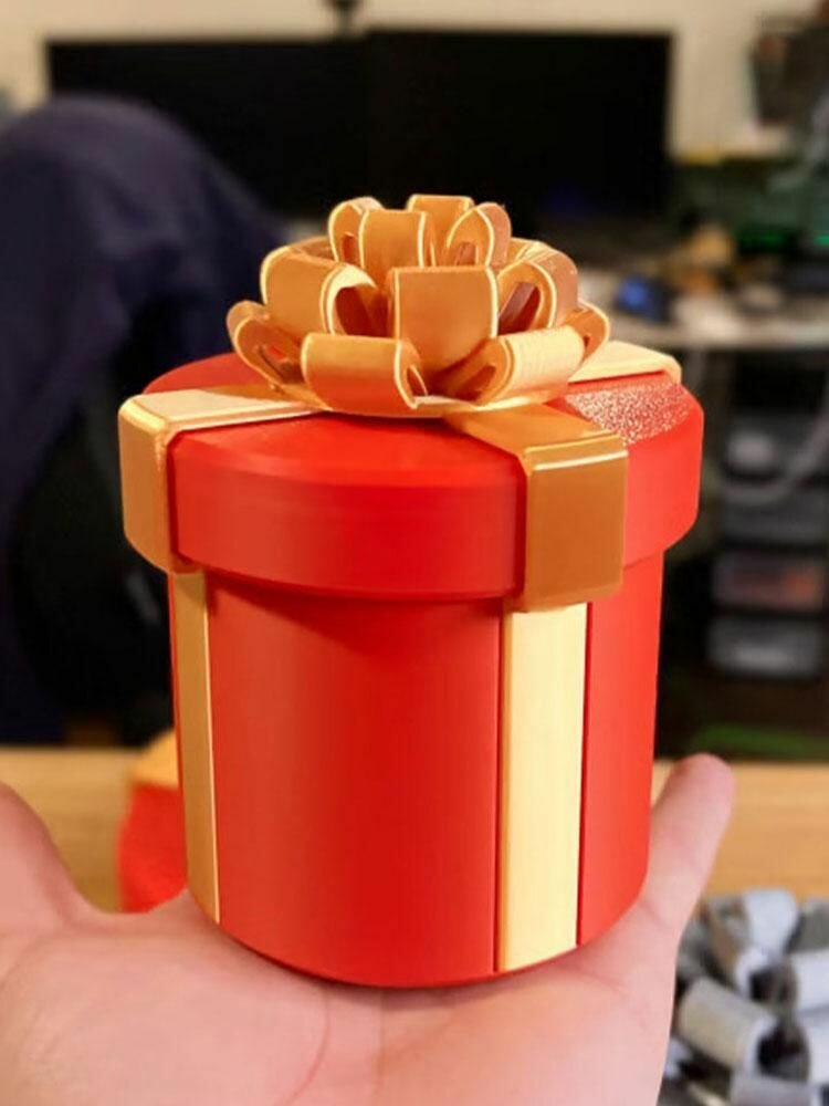 Подарочная коробка с винтами в виде Матрешки