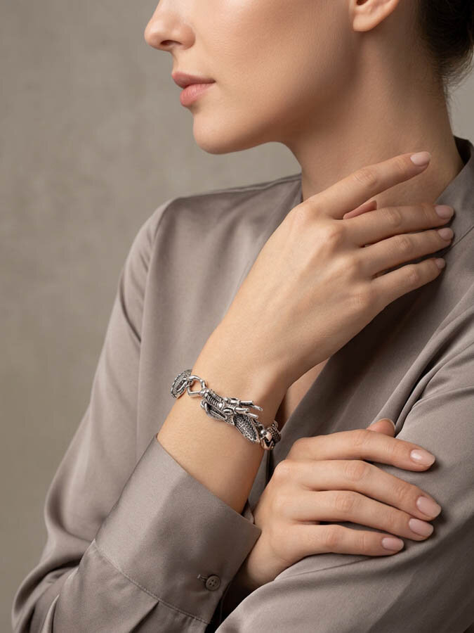 Жесткий браслет