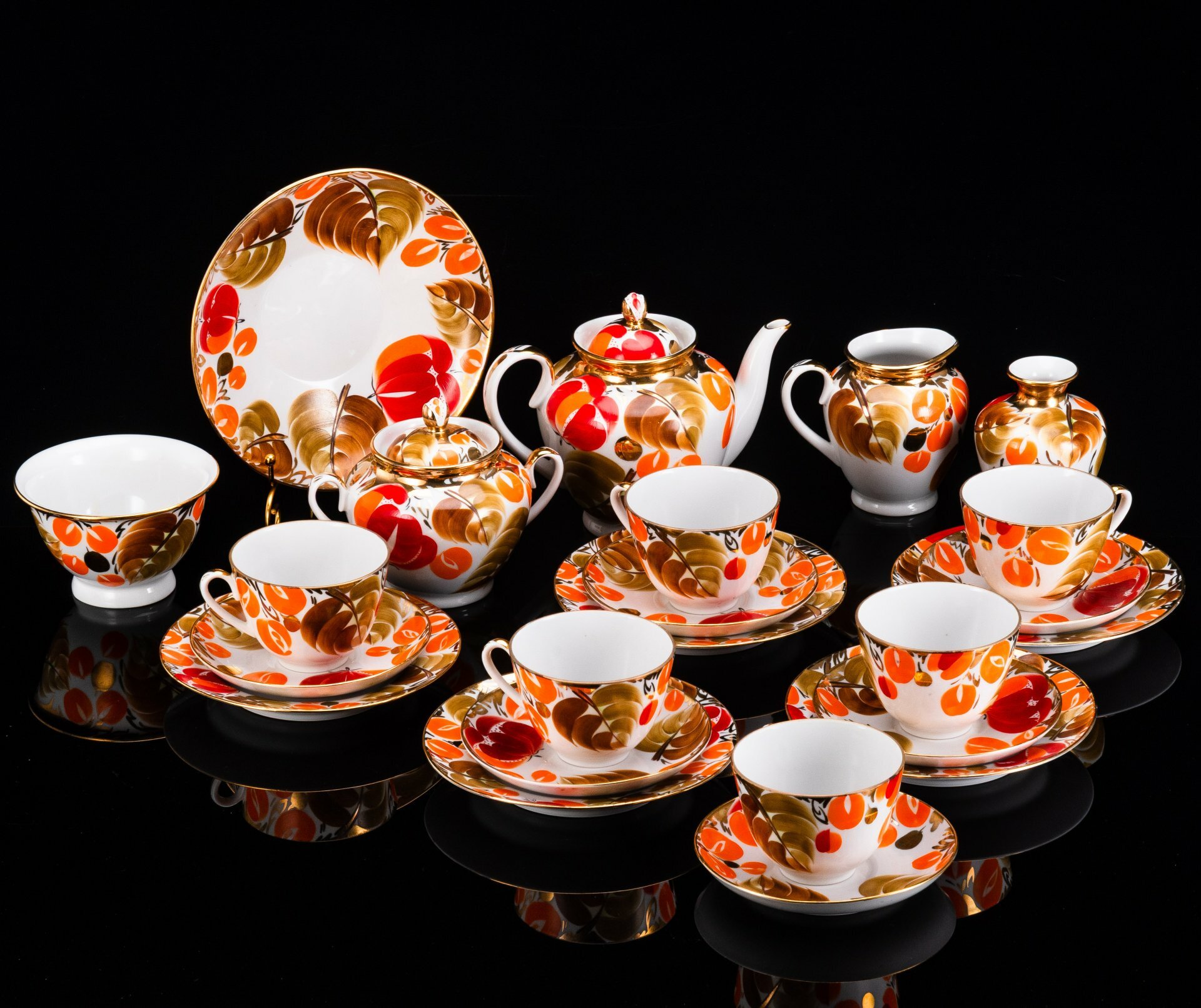 Сервиз чайный "Щедрая осень" на 6 персон (23 предмета), автор рисунка Н. Б. Гусева