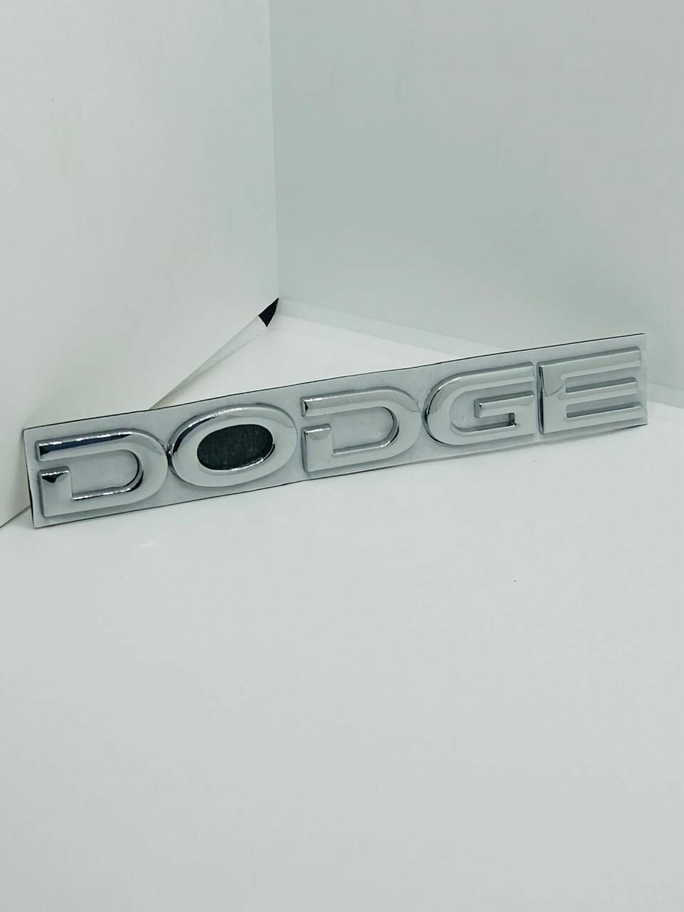 Шильдик Наклейка на багажник Dodge Хром