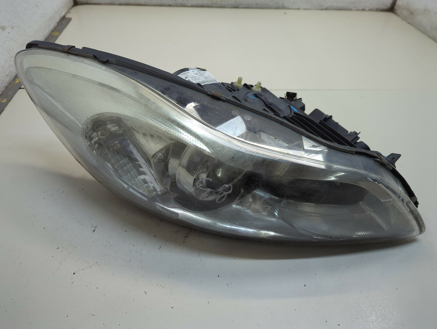 Фара (передняя) правая Volvo C30 Б/У