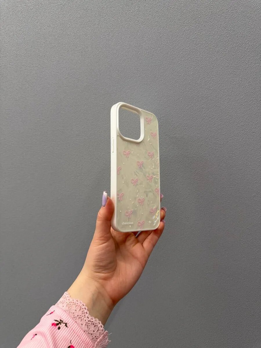 Чехол на Iphone 15 Pro Max , цвет бежевый , принт "Розовые бабочки" . — фото 1
