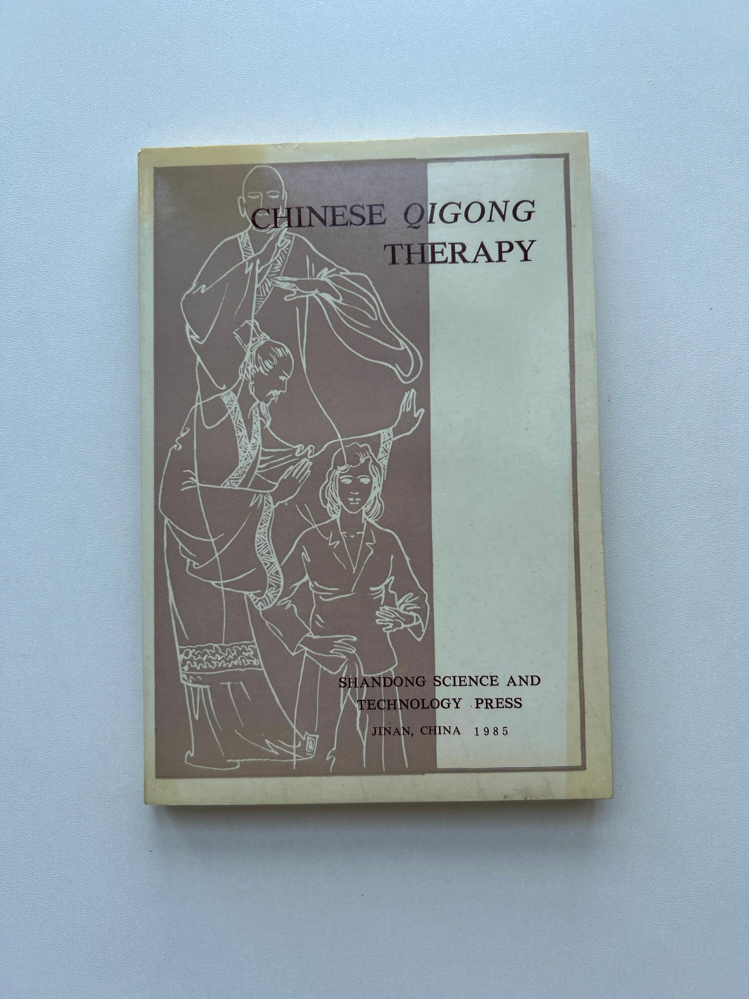 Книга "Китайская цигун-терапия. Chinese qigong therapy". Издание 1988 года на английском языке